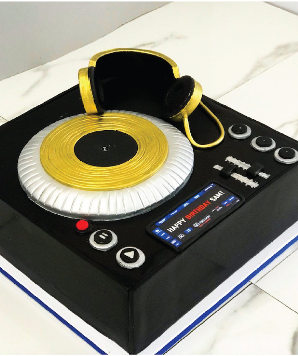Turntable Birthday Cake This Is My First Time Making A Cake And