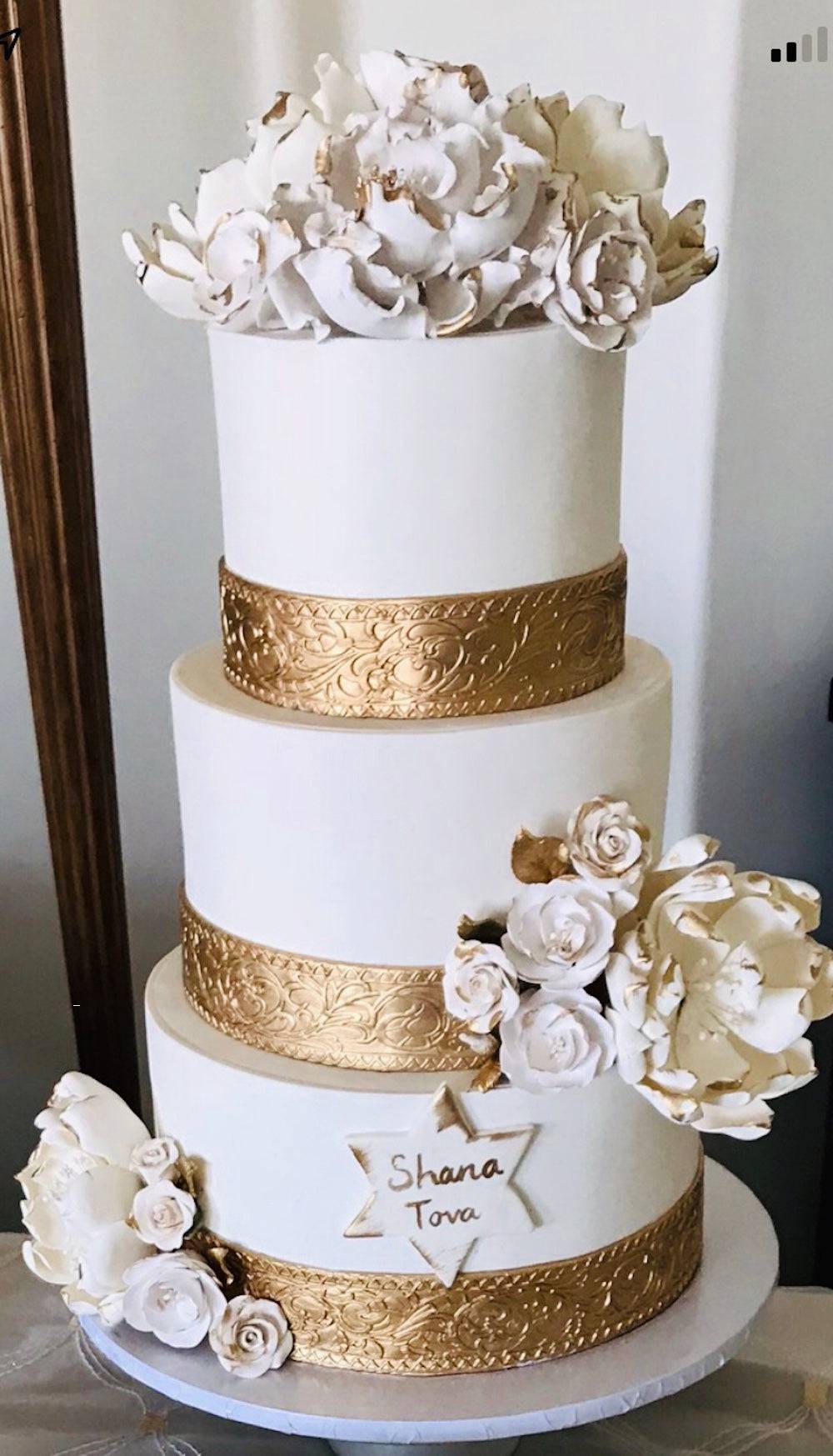 White & Gold Holiday Cake